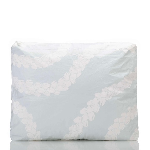 ALOHA Collection | Bags | New Aloha Max Niihau White Pupu Shells Pouch ...